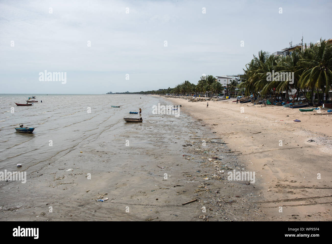 Pattaya beach pattaya chonburi province hi-res stock photography and images - Alamy
