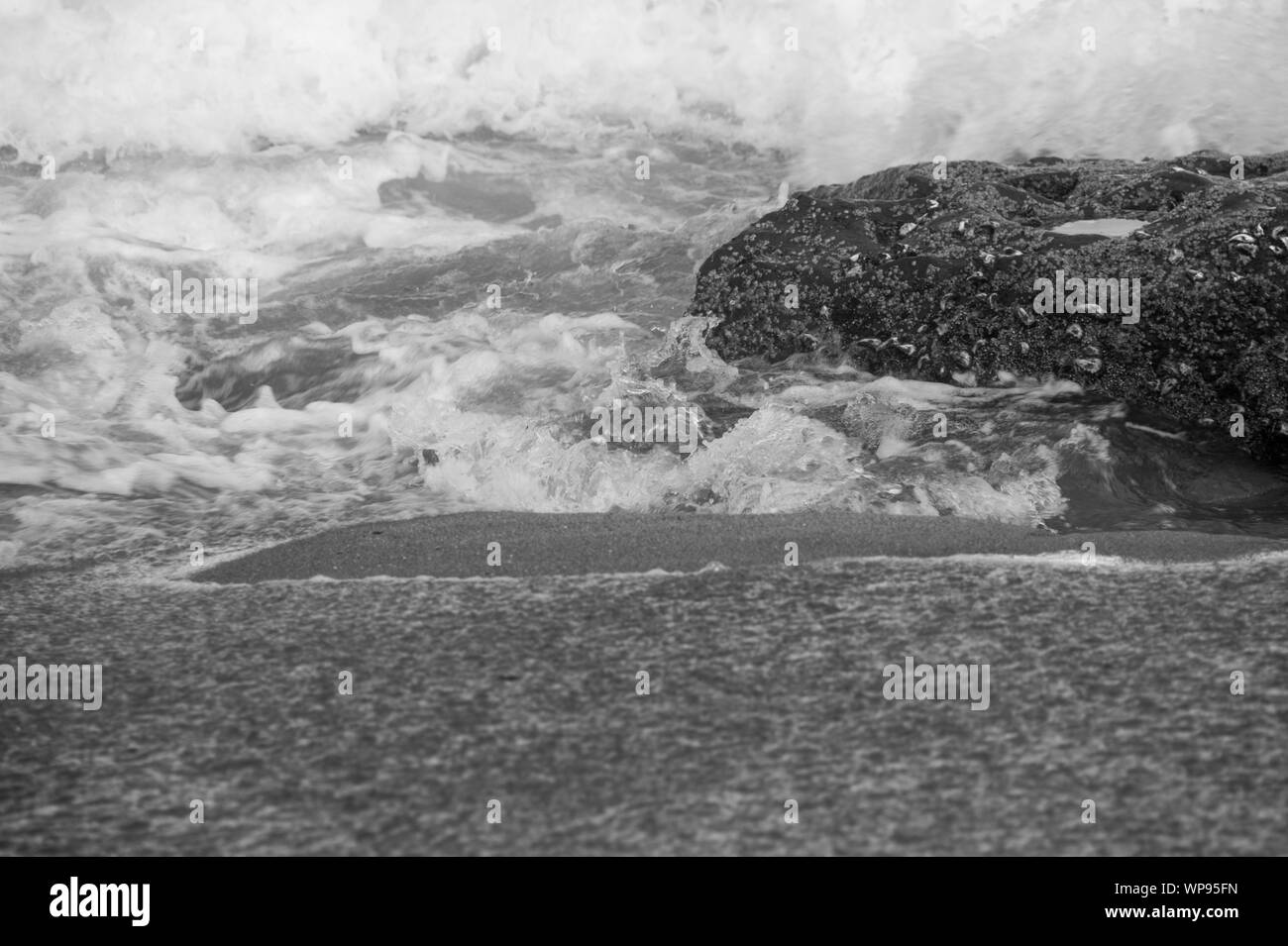 Mono sea tides hi-res stock photography and images - Alamy