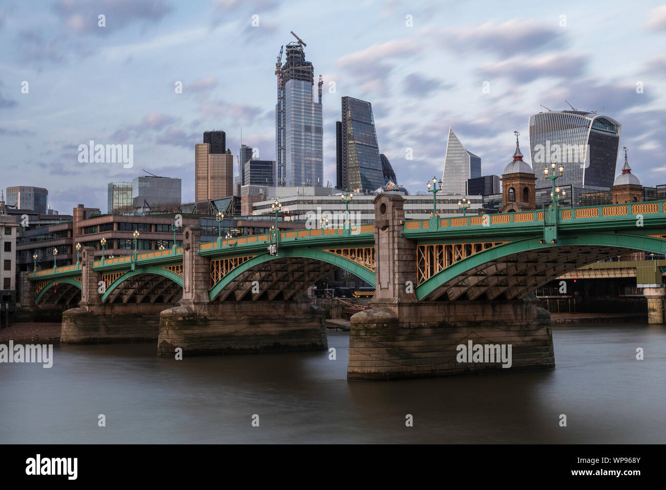 Riverside skyscraper hi-res stock photography and images - Alamy