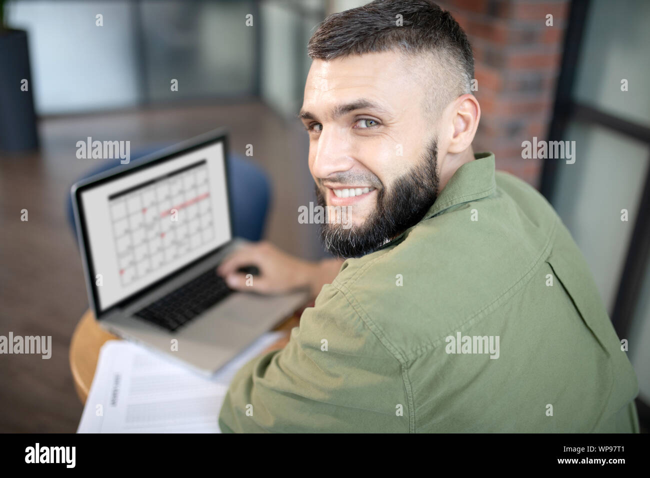 Man working calendar table hi-res stock photography and images - Alamy