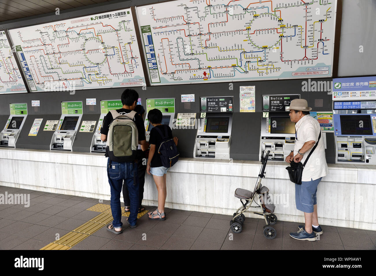 Kamakura train station hi-res stock photography and images - Alamy