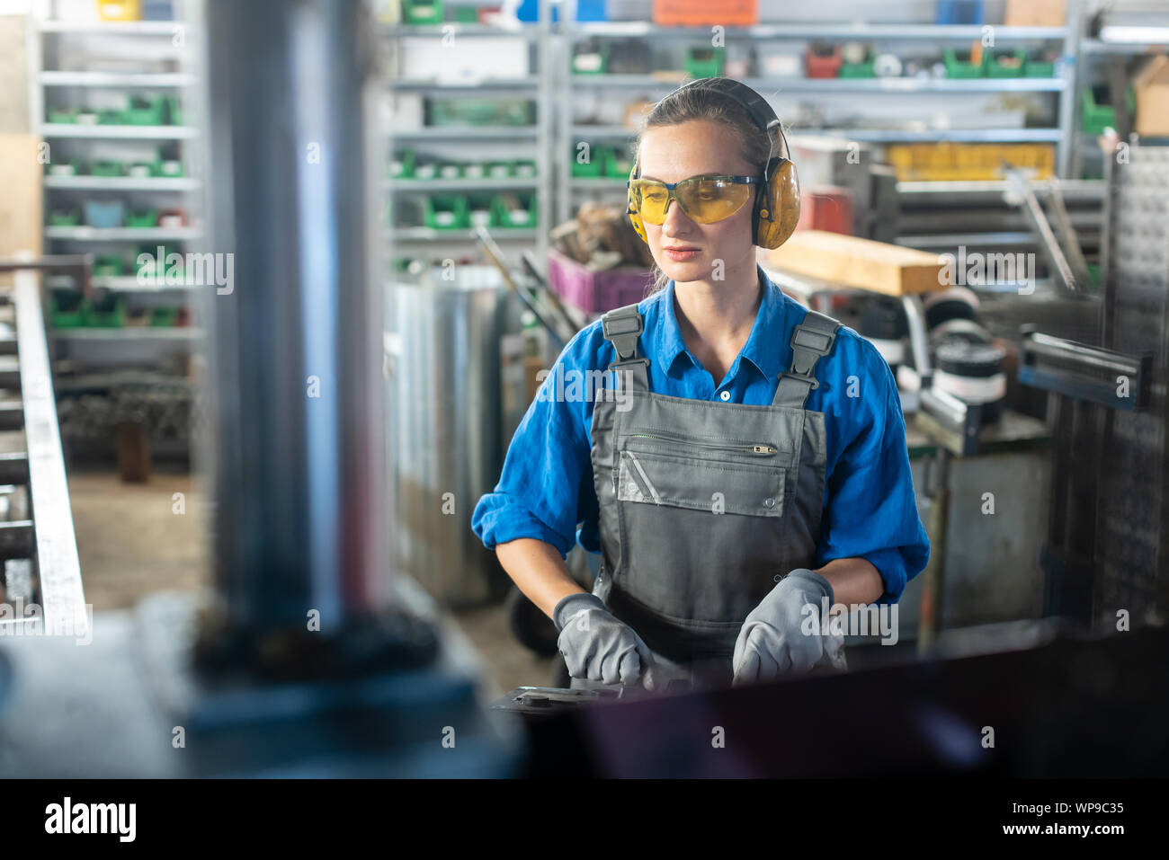 Work machining hi-res stock photography and images - Alamy