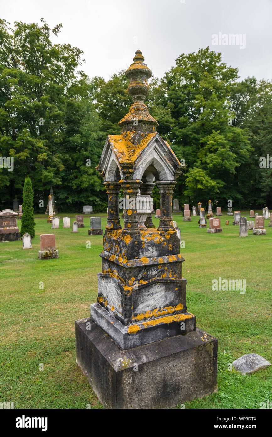Ancient cemetery grounds showing aged tomb stones Stock Photo - Alamy