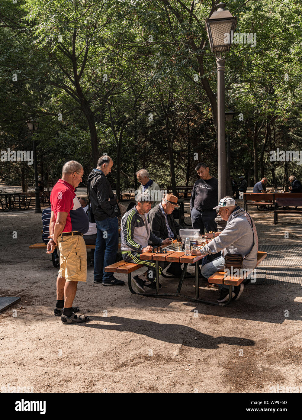 Chess players in the park hi-res stock photography and images - Alamy