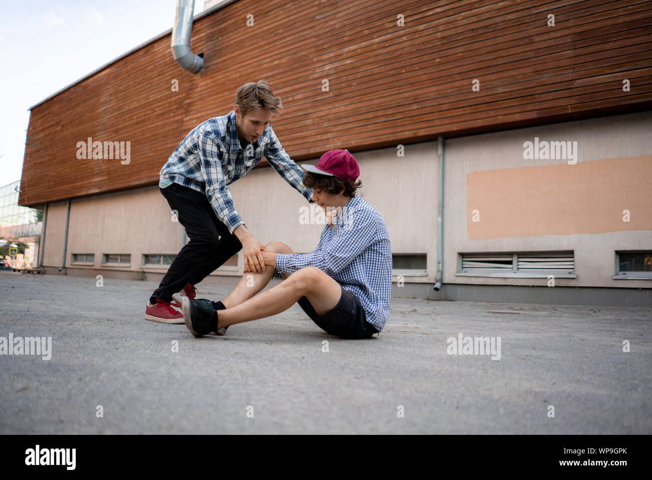 Person help accident hi-res stock photography and images - Alamy