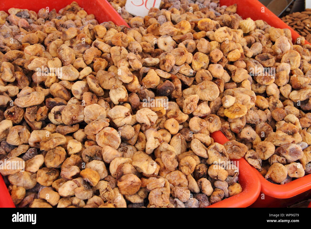 dried figs in the market Stock Photo - Alamy