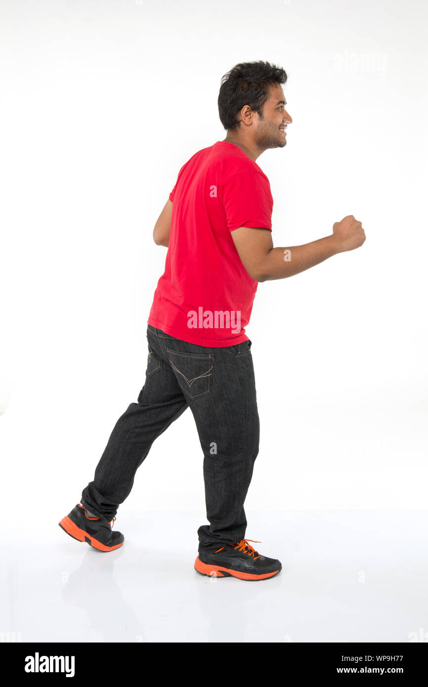 Side profile of a young man running Stock Photo - Alamy