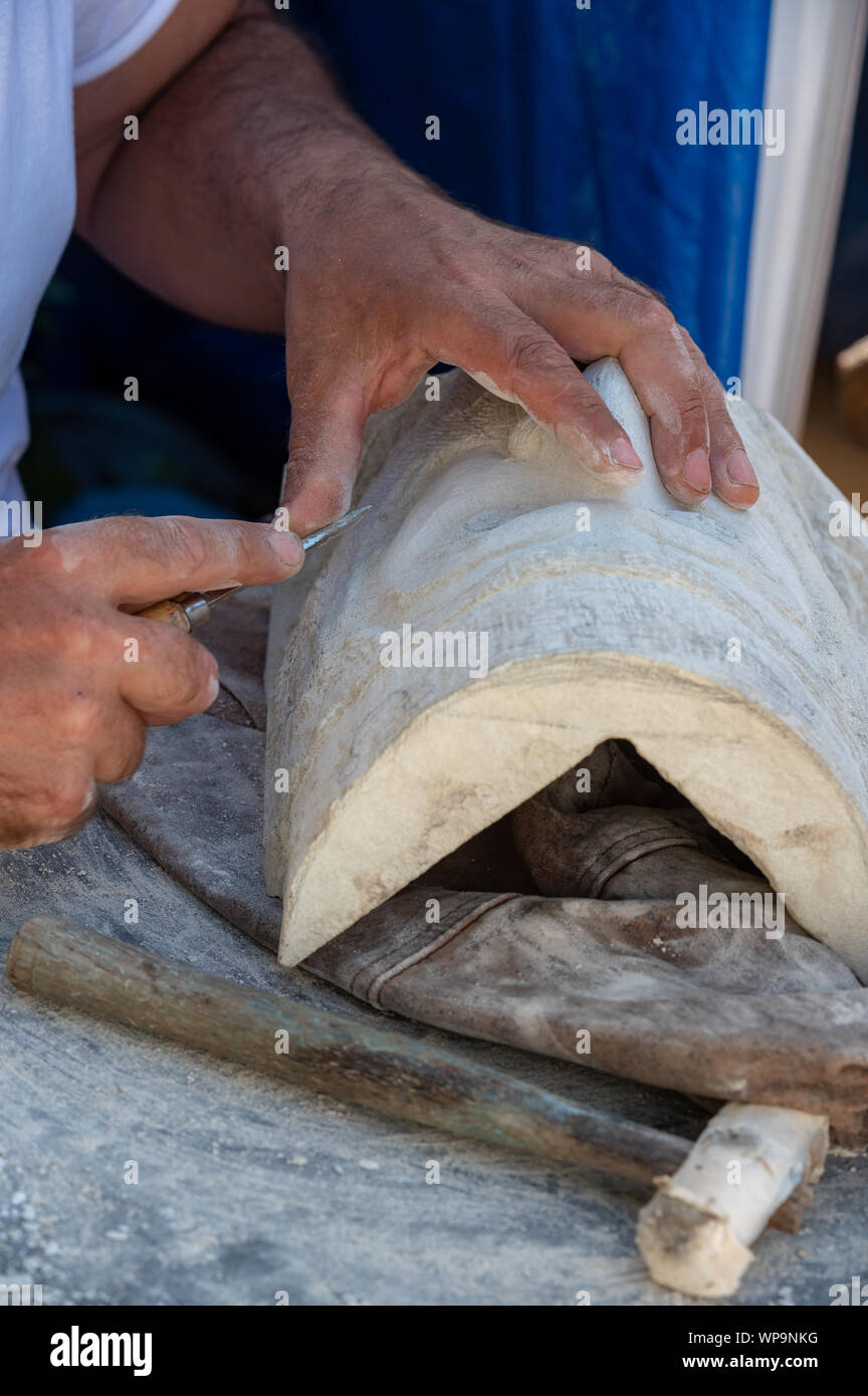 Chisel for sculpting stone, artistic work Stock Photo - Alamy