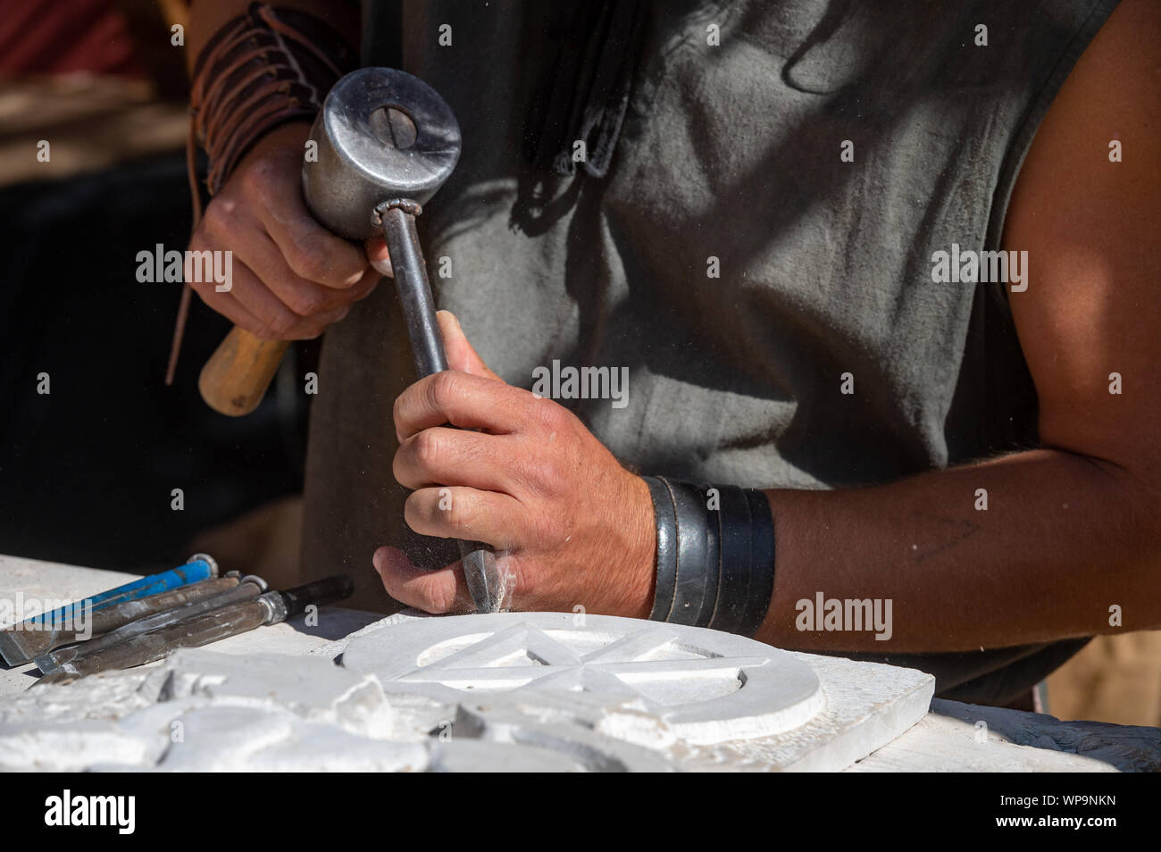 Hammer chisel carver stone hi-res stock photography and images - Alamy