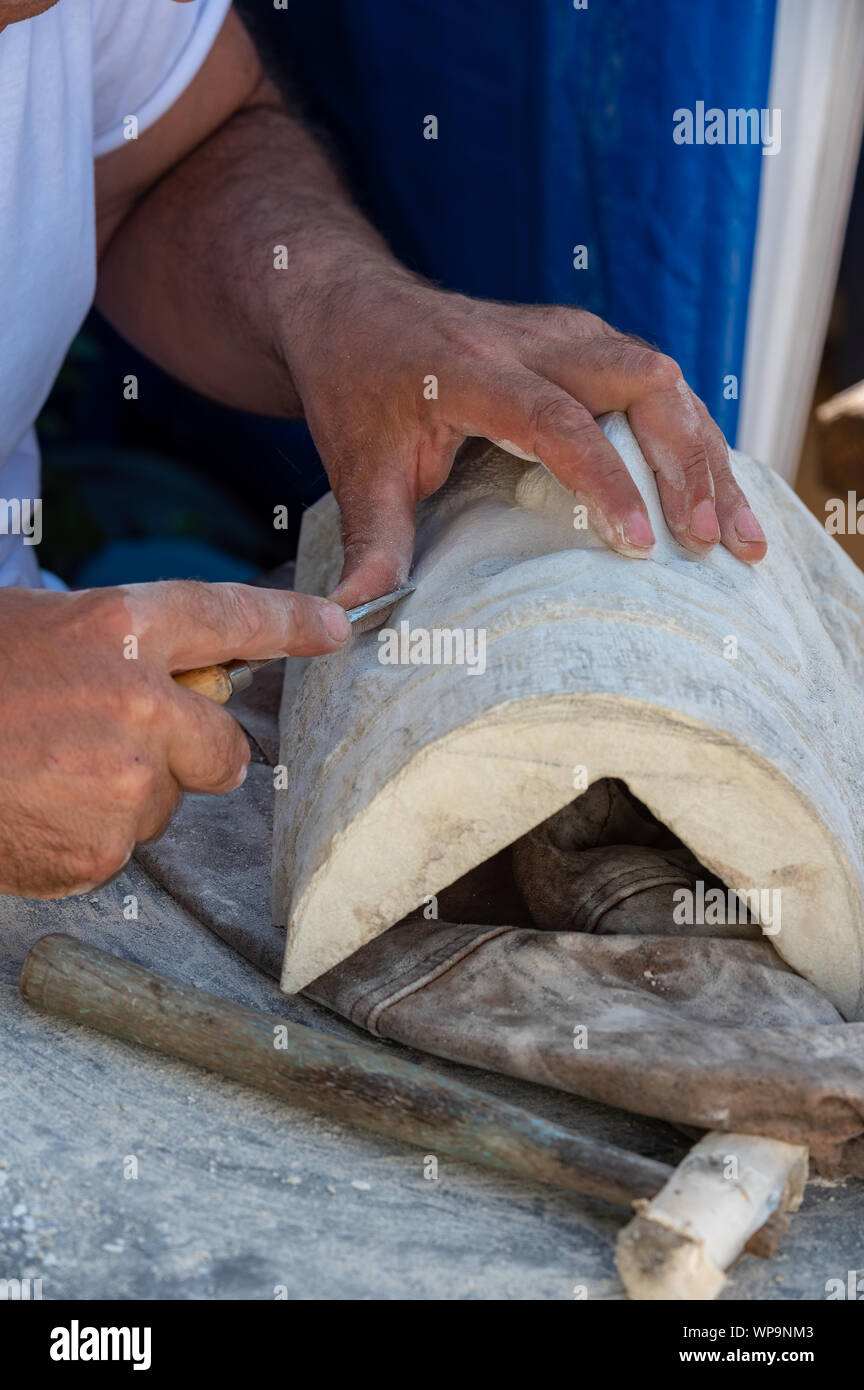 Chisel for sculpting stone, artistic work Stock Photo - Alamy