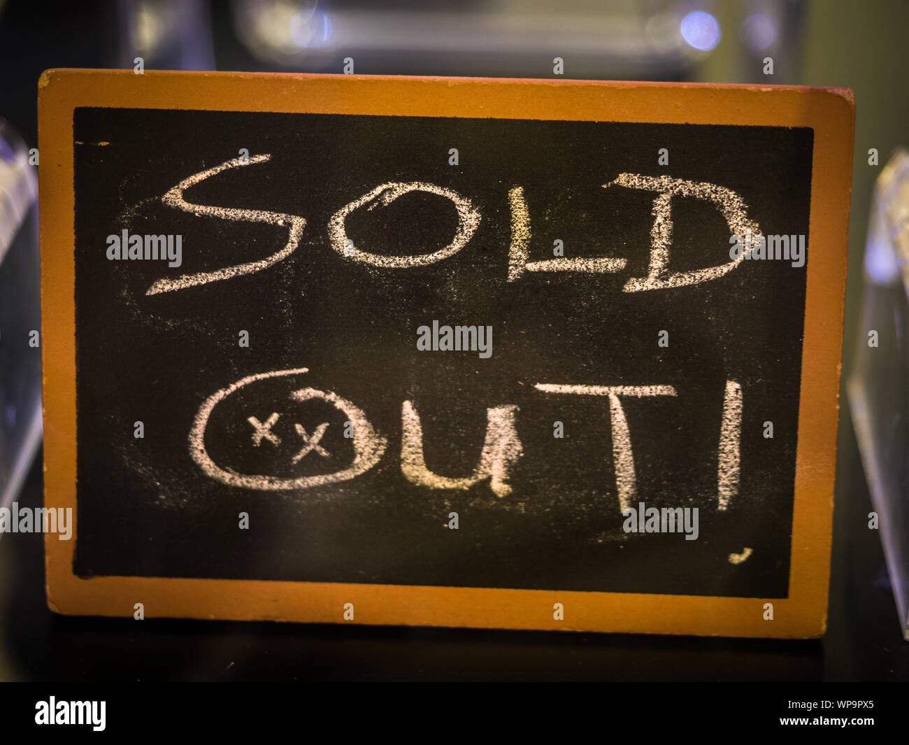 Sold out board for consumer commercial retail shop Stock Photo - Alamy