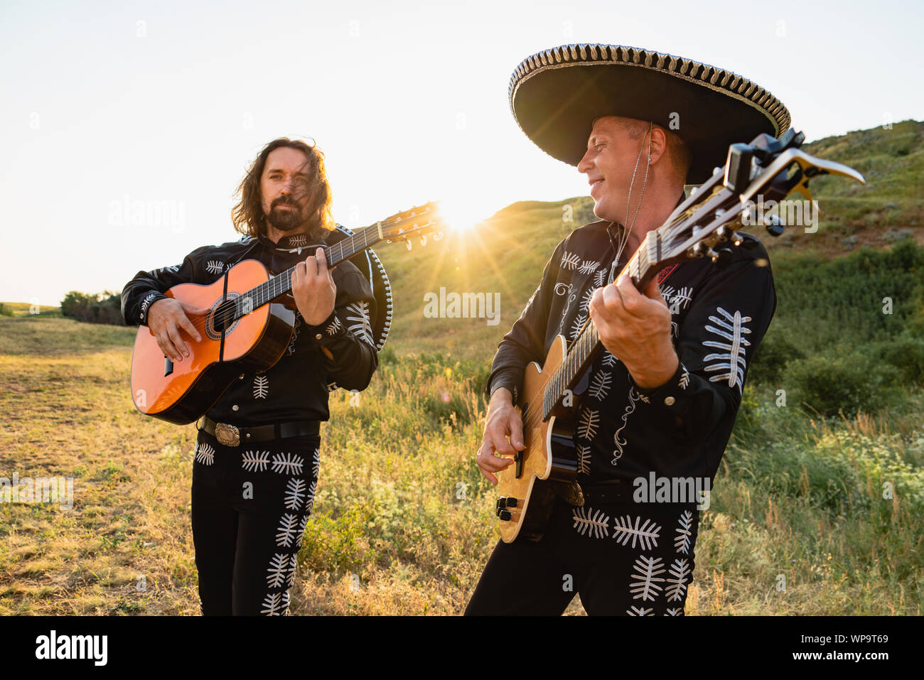Mexican musicians mariachi band Stock Photo - Alamy
