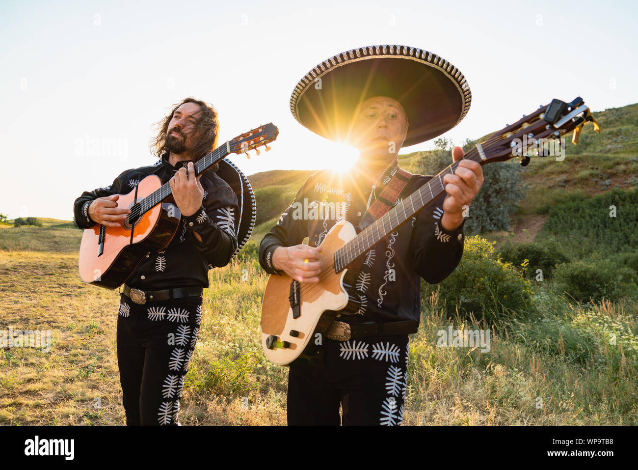 Mexican musicians mariachi band Stock Photo - Alamy