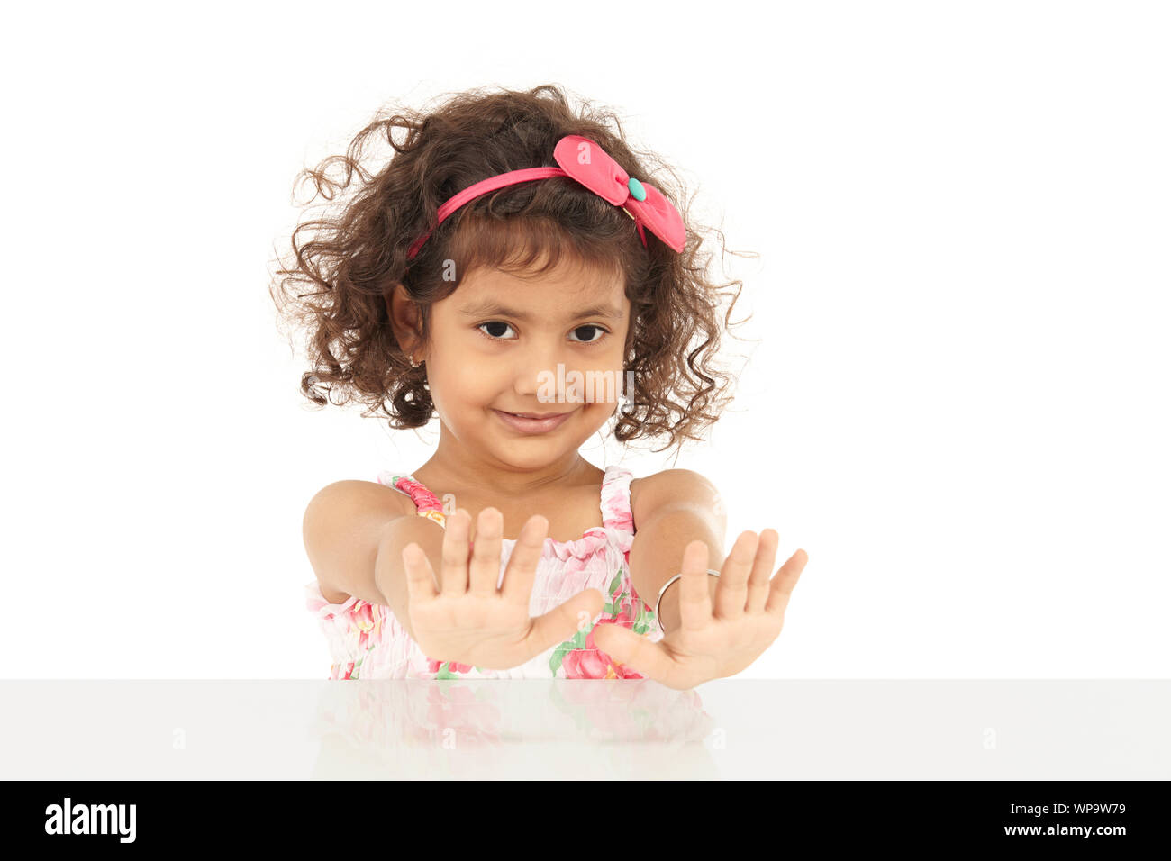 Hand showing stop close up hi-res stock photography and images - Alamy