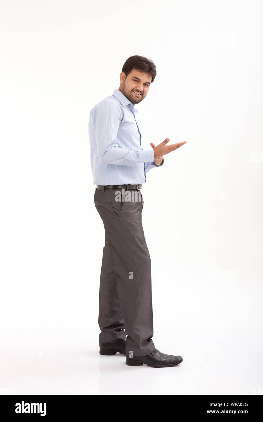 Portrait of a young man talking Stock Photo - Alamy