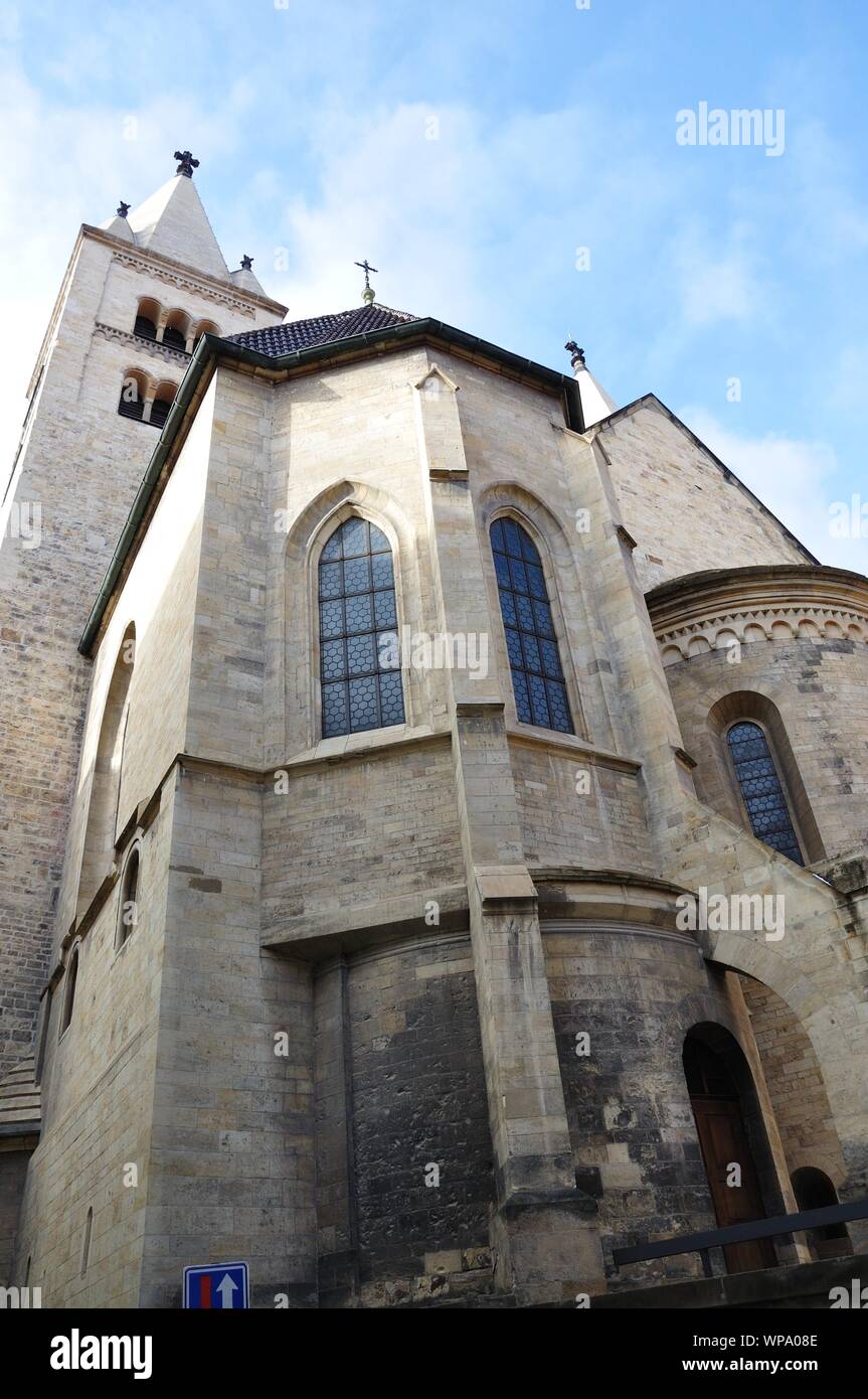 Die romanische St.-Georgs-Basilika auf dem Hradschin Stock Photo - Alamy