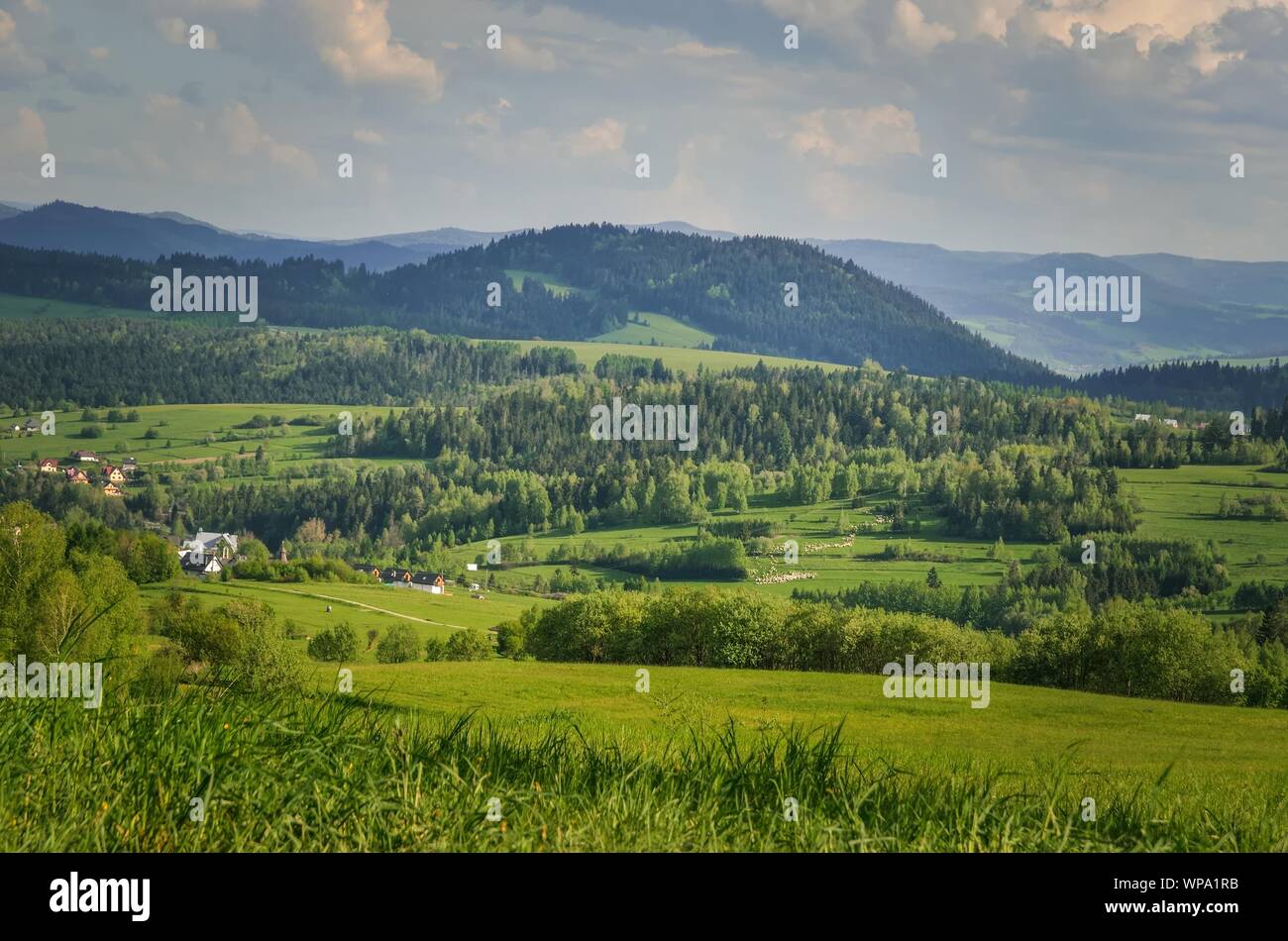 Villages in the mountains hi-res stock photography and images - Alamy