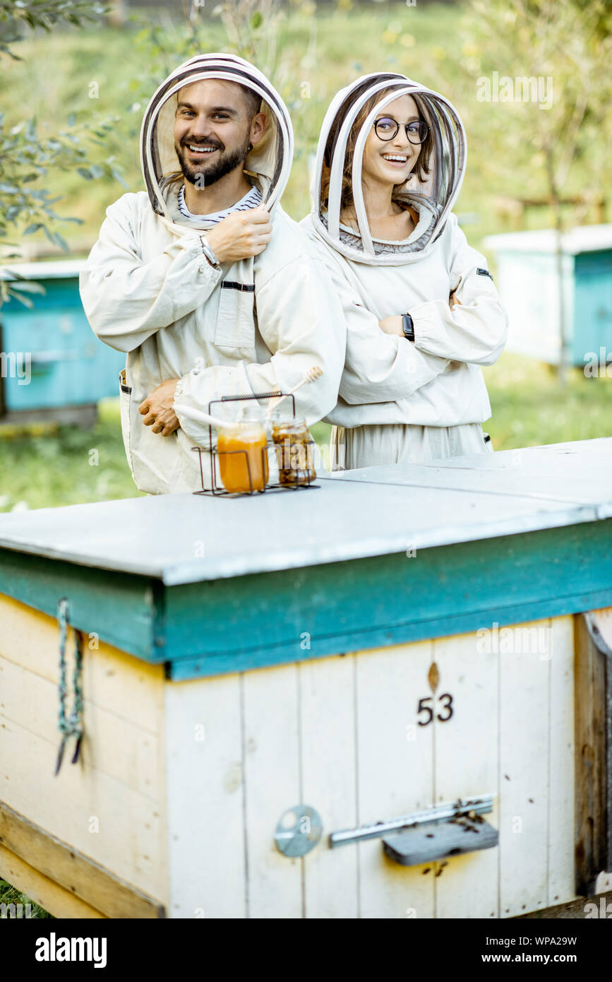 Beekeepers uniform hi-res stock photography and images - Alamy
