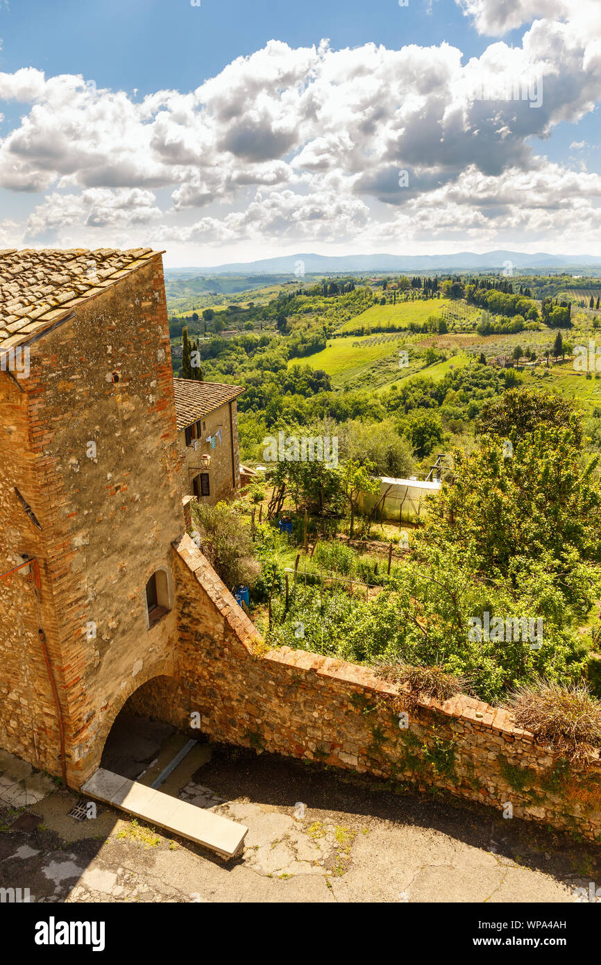 Italy ancient village on hillside hi-res stock photography and images ...