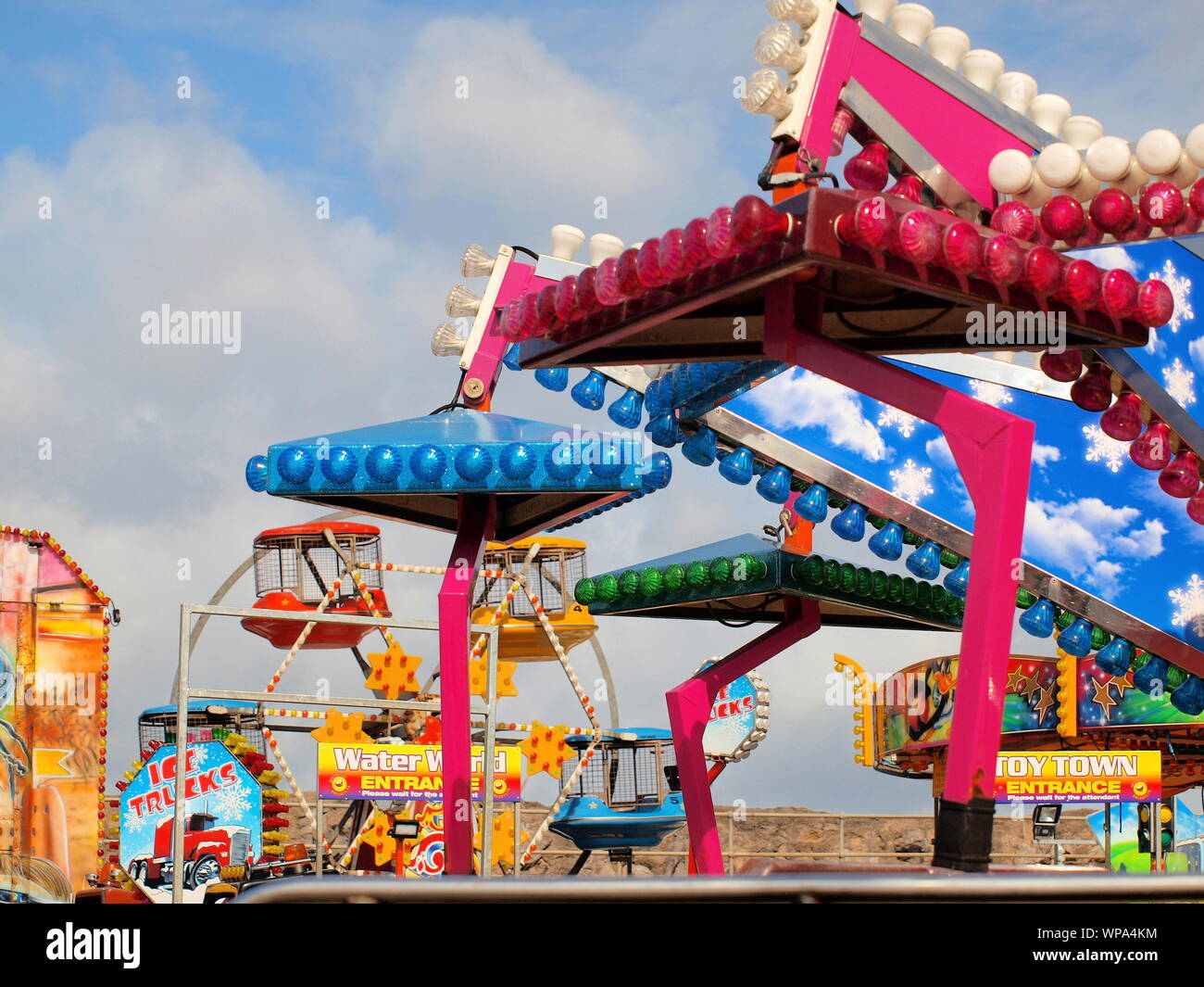 Empty funfair rides hi-res stock photography and images - Alamy