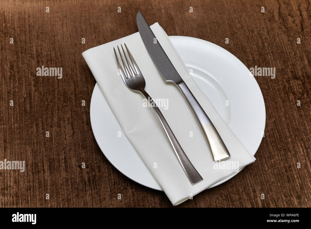Elegant setting shiny cutlery hi-res stock photography and images - Alamy