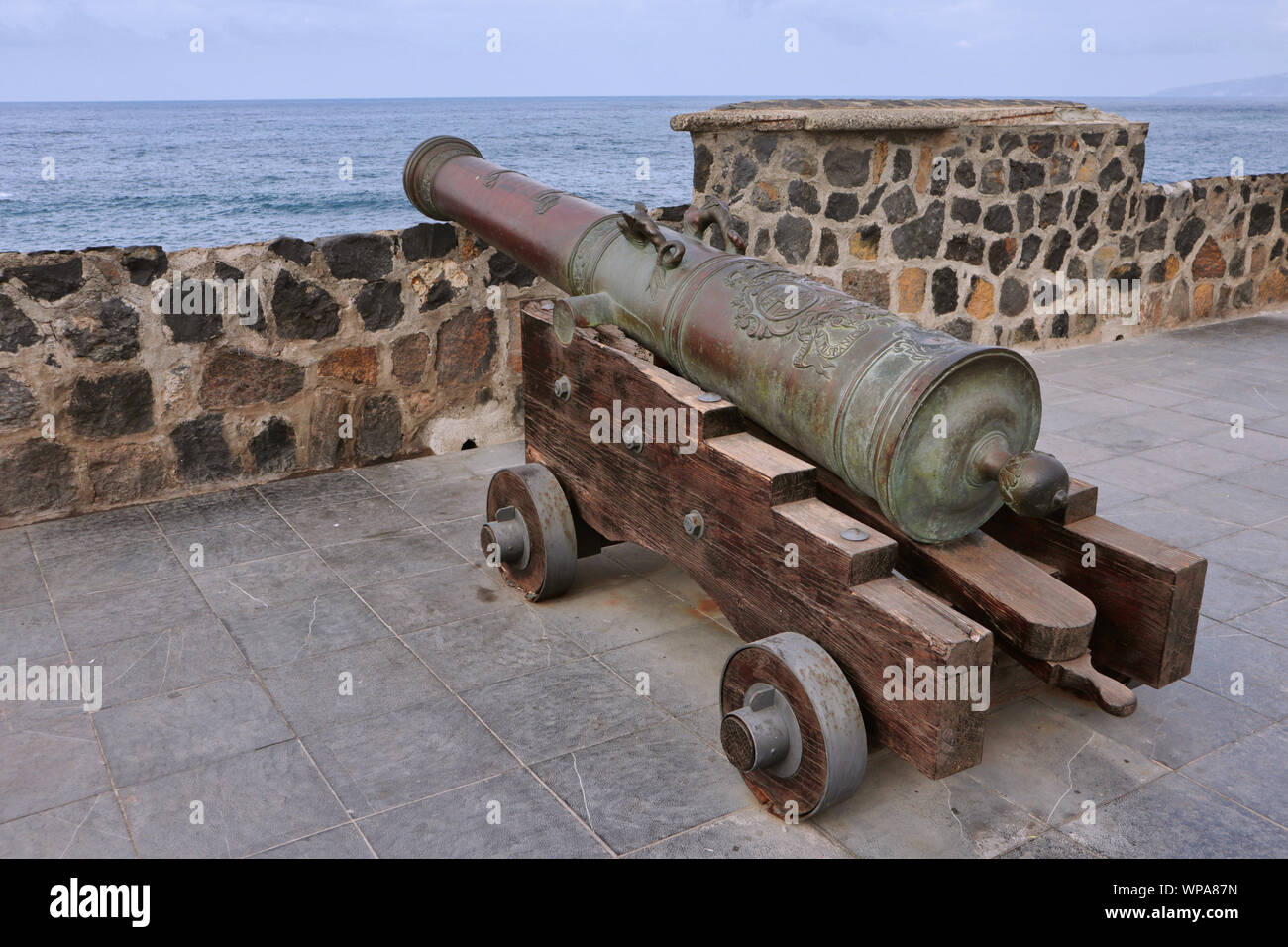Naval Cannon High Resolution Stock Photography and Images - Alamy