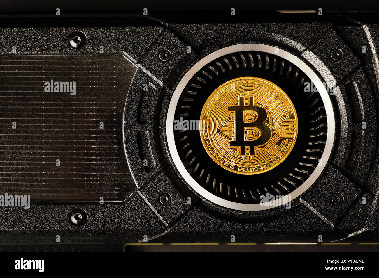 Cryptocurrency mining computer hi-res stock photography and images - Alamy