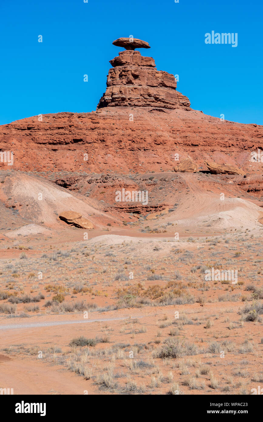 Rock formations named Hat Rock in Utah Stock Photo - Alamy