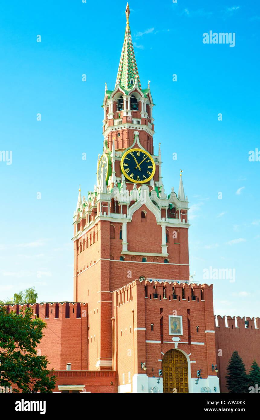 Red square clock tower hi-res stock photography and images - Alamy