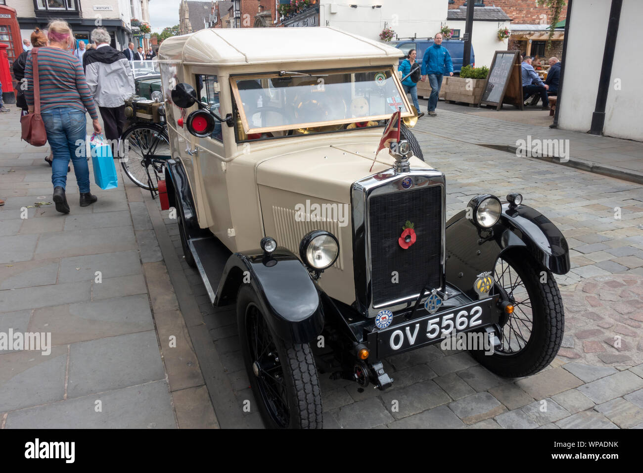 Morris Light Van Lincoln 1940's weekend 2019 Stock Photo - Alamy