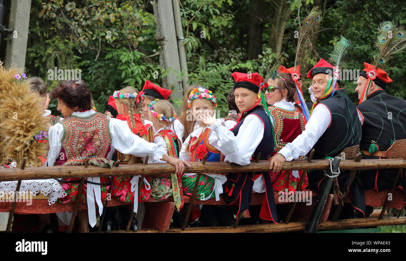 Regional costume hi-res stock photography and images - Alamy