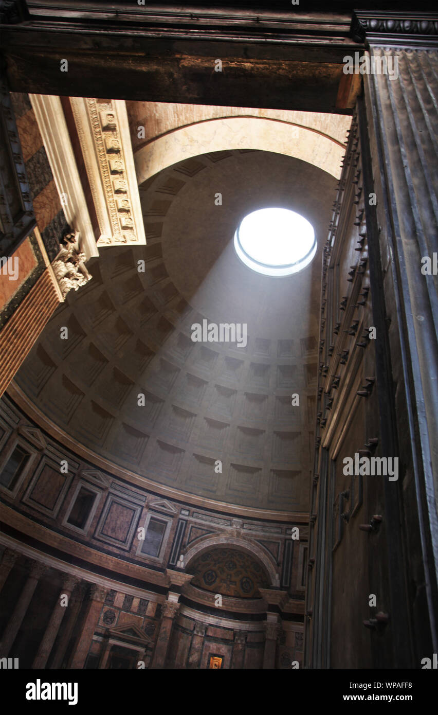 Pantheon Rome Italy church entry looking up at the Oculus Stock Photo ...