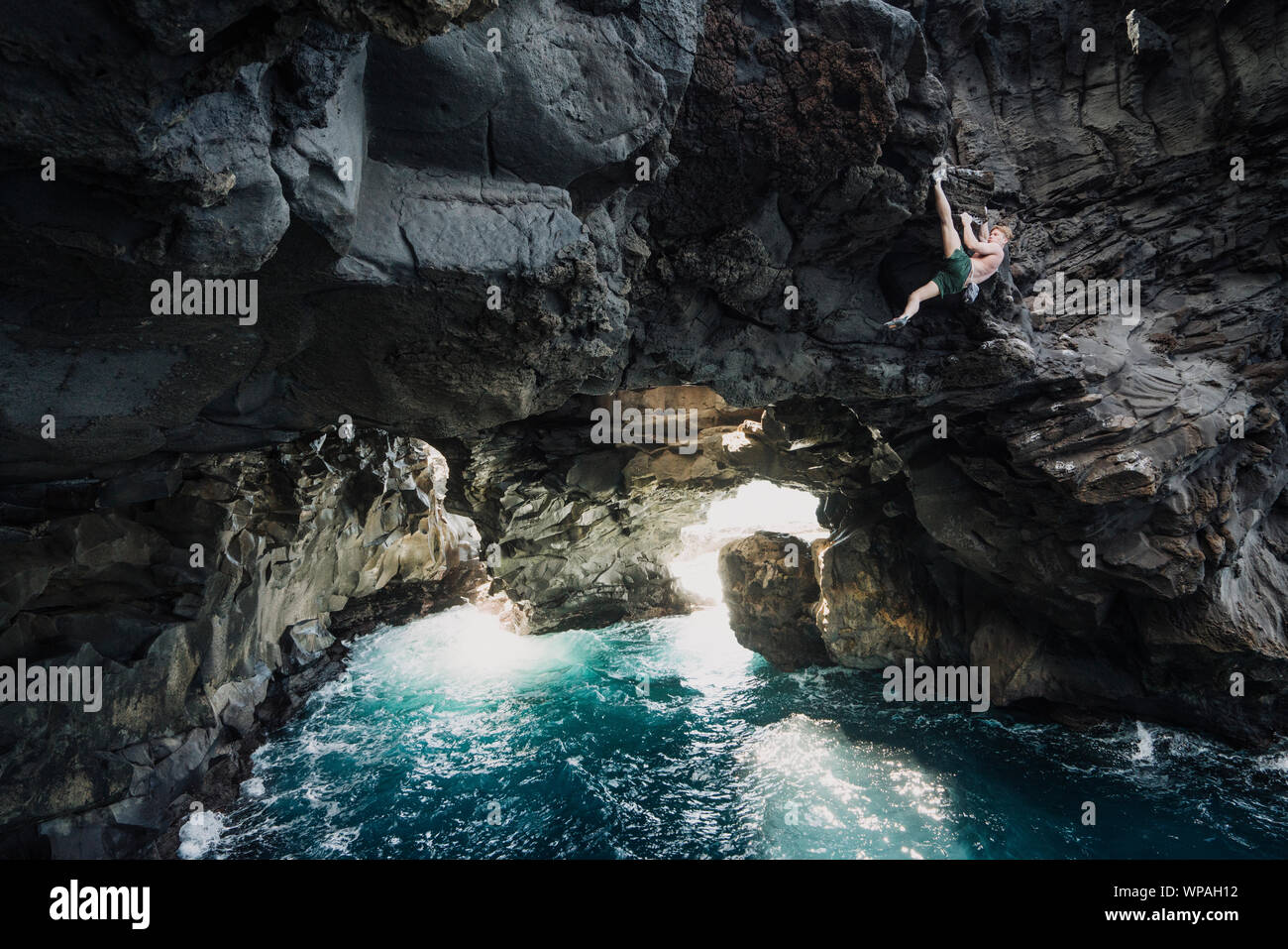 Climb climbing cave hi-res stock photography and images - Alamy