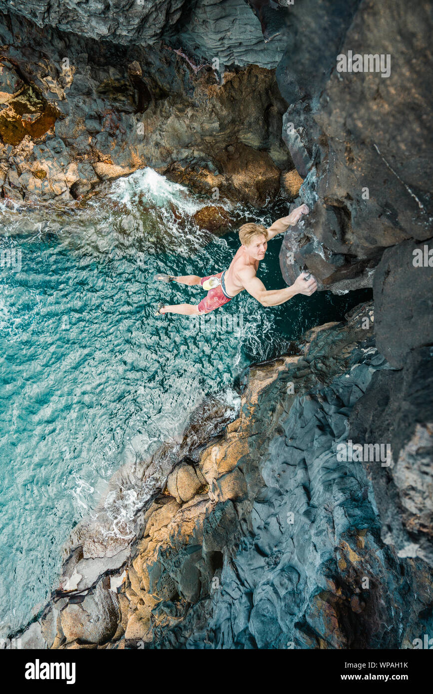 Climb climbing cave hi-res stock photography and images - Alamy