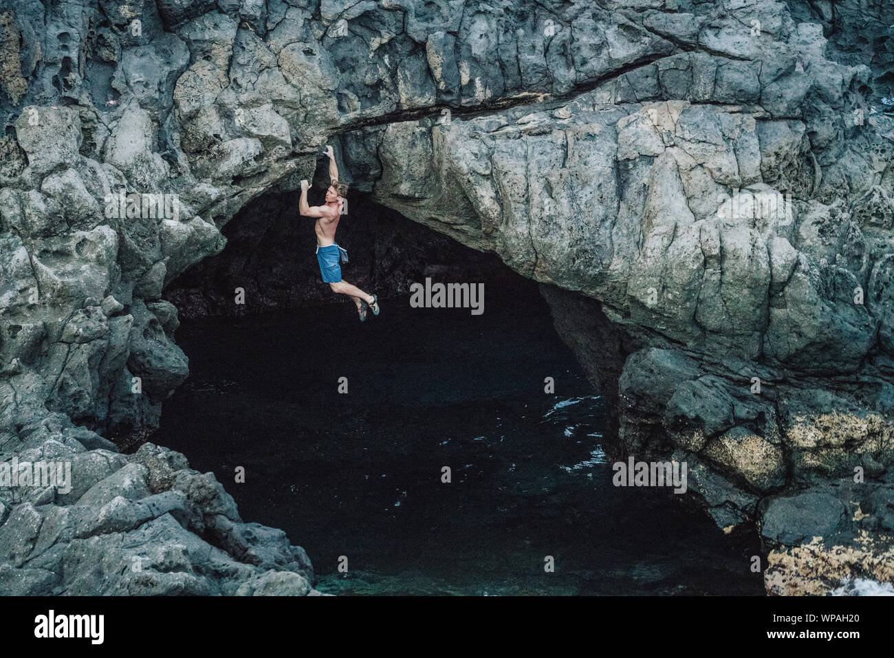 Cave climb hi-res stock photography and images - Alamy