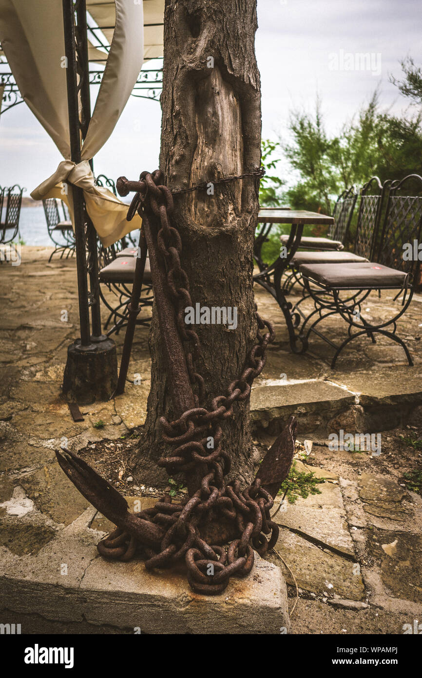 Chained to a pole hi-res stock photography and images - Alamy