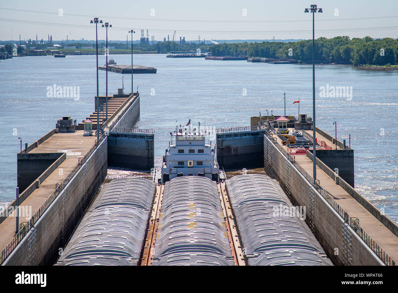 Barge traffic on the Mississippi River at the Melvin Price Locks and ...