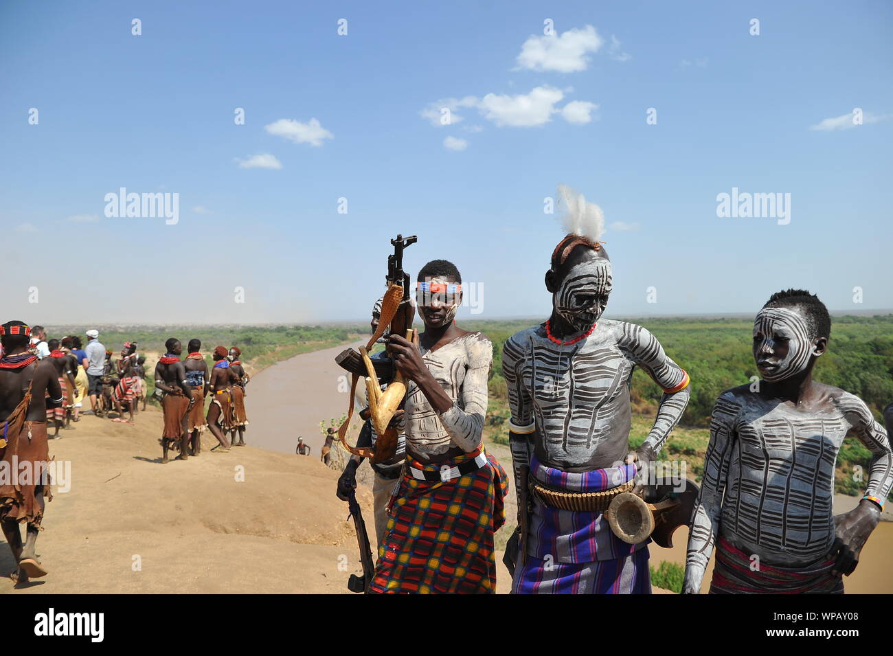 Karo tribe men body paint hi-res stock photography and images - Alamy