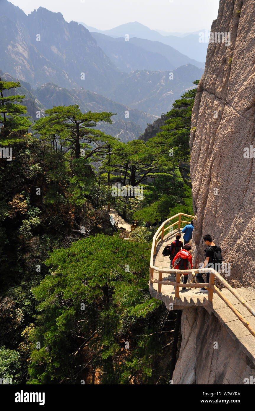 Cliffside walkway hi-res stock photography and images - Alamy