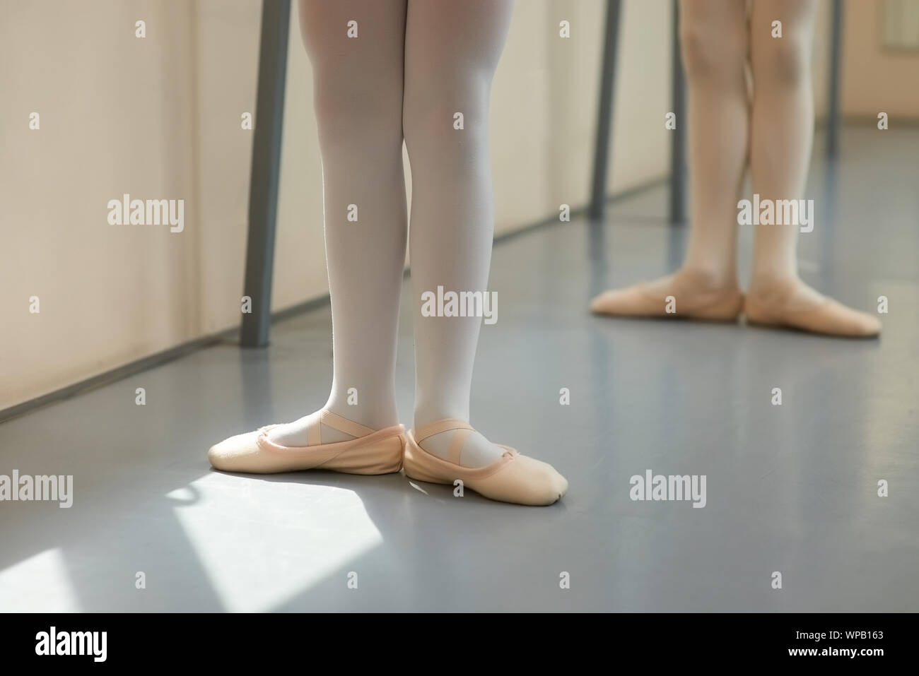 Artistic pose legs hi-res stock photography and images - Alamy