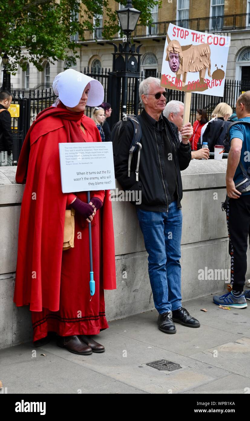 Handmaids protest hi-res stock photography and images - Alamy