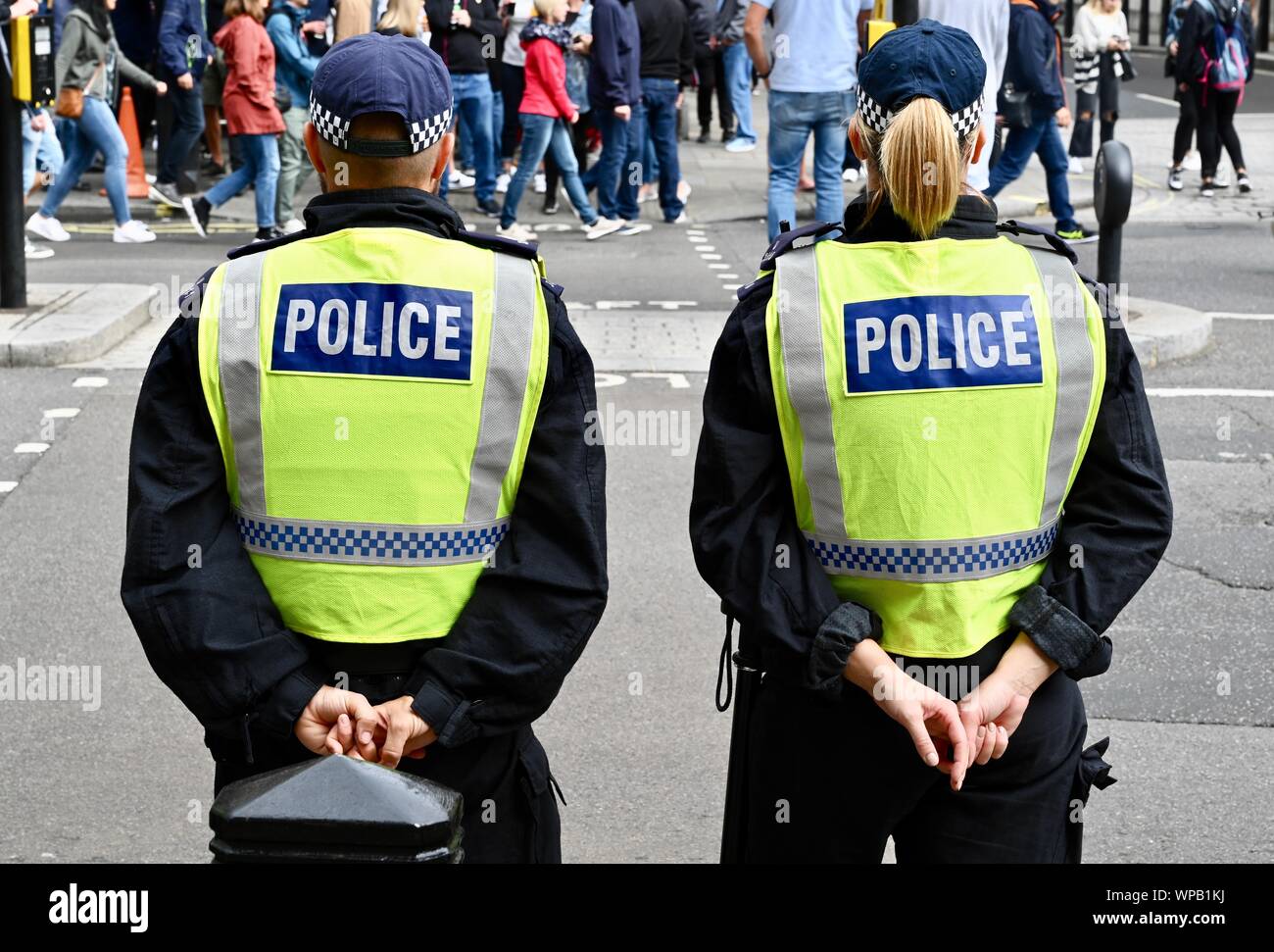 Uk police officers back view hi-res stock photography and images - Alamy