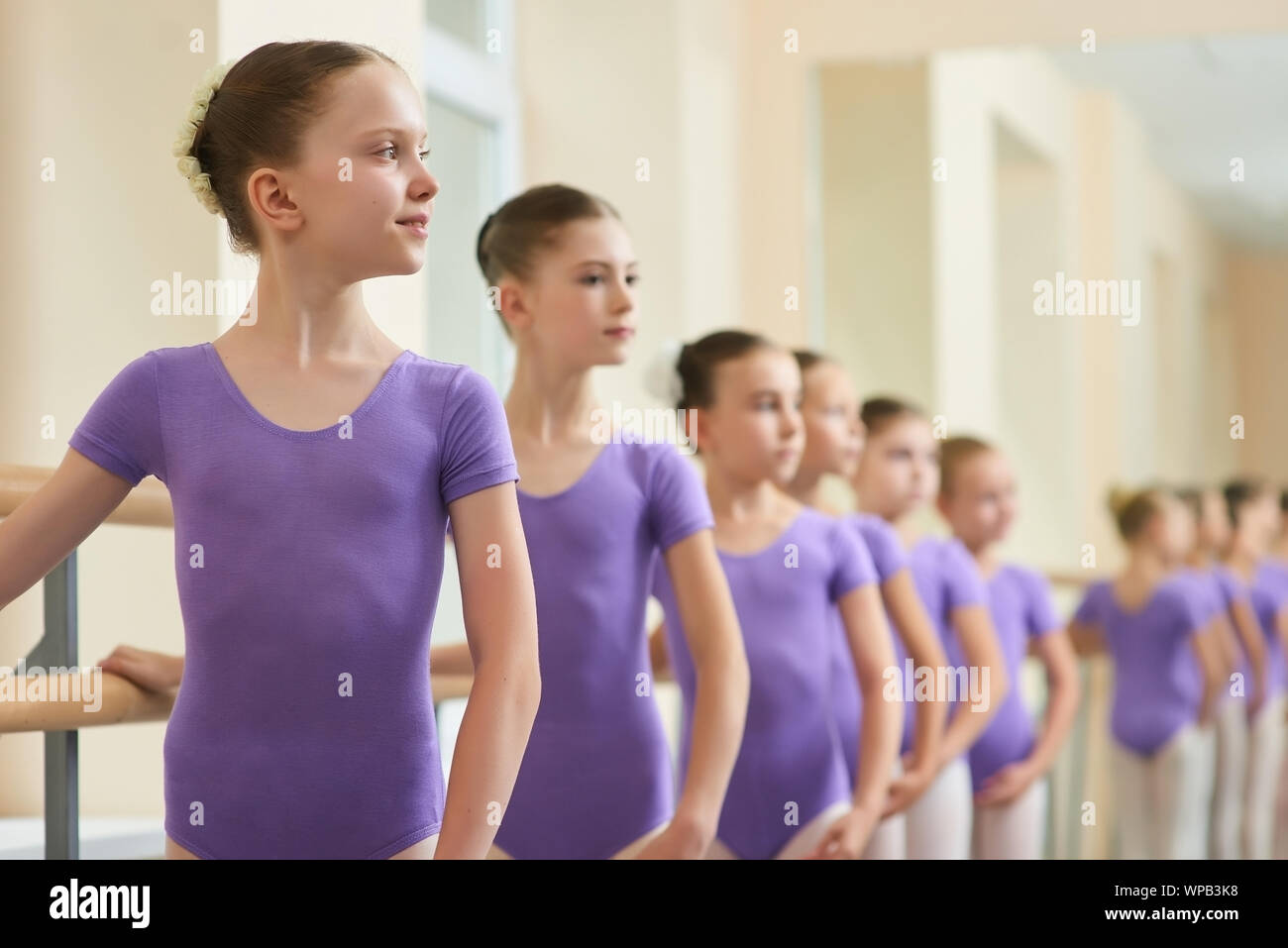 School gymnastics lesson hi-res stock photography and images - Alamy