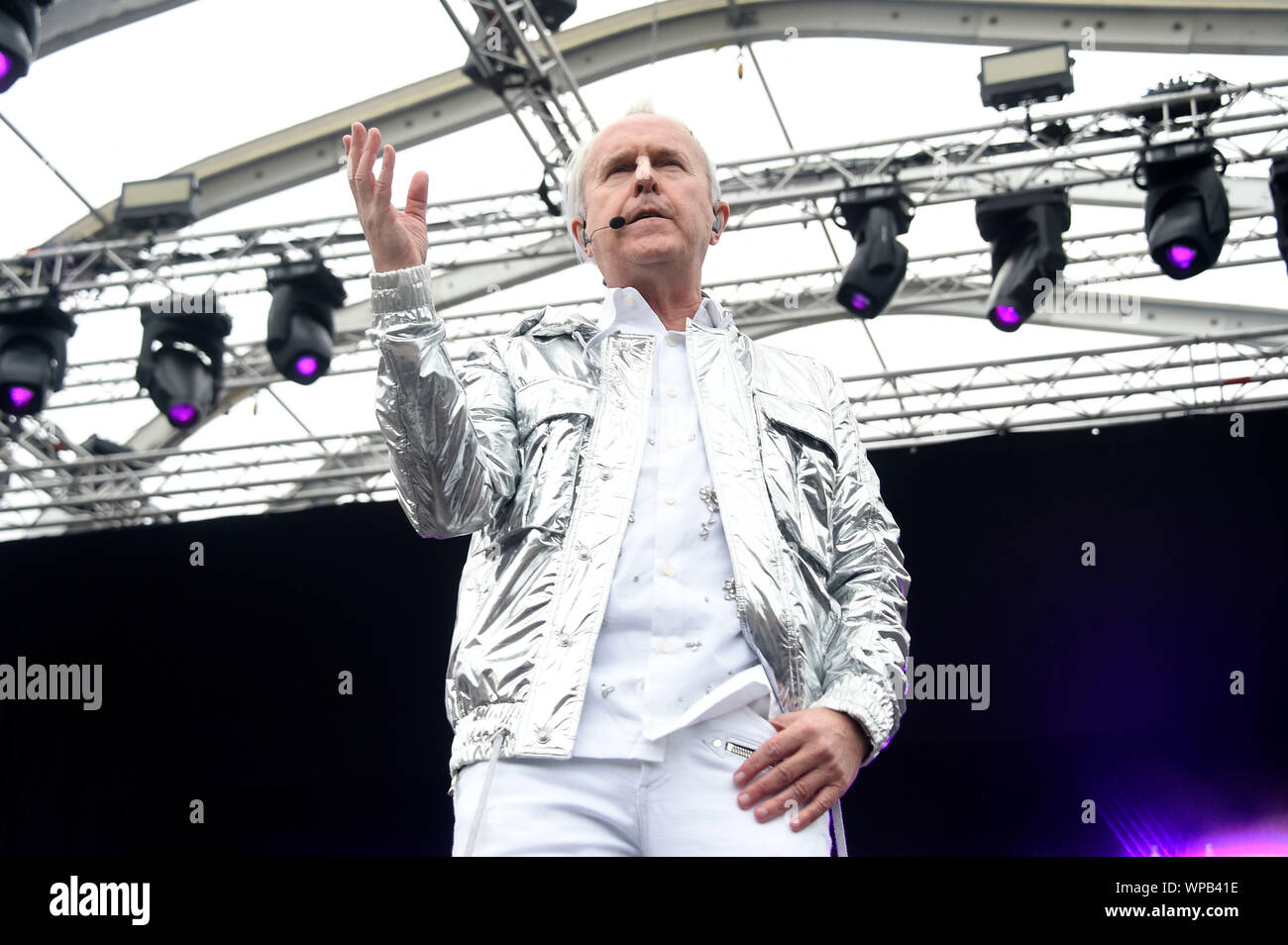 Howard jones singer hi-res stock photography and images - Alamy