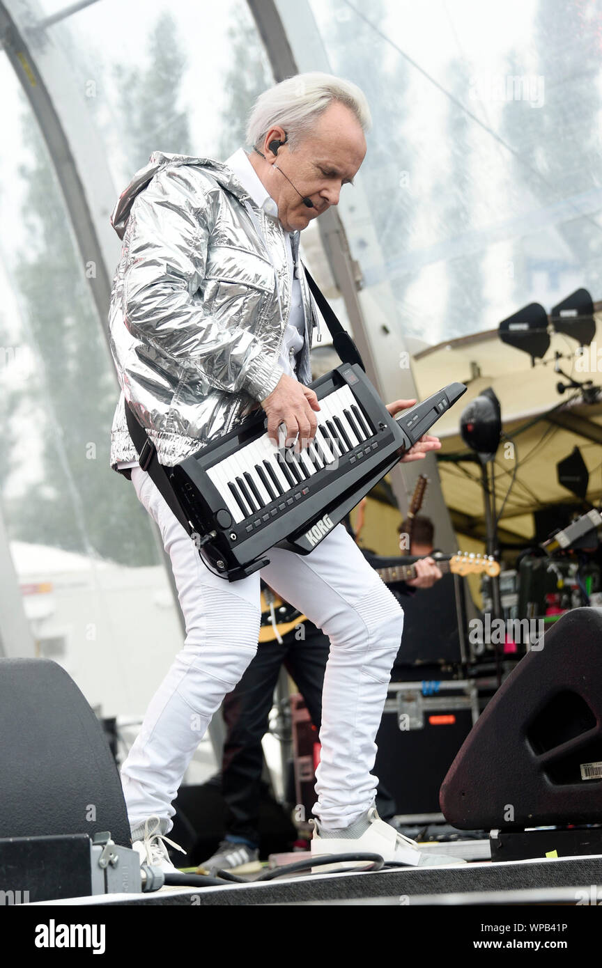 Howard jones singer hi-res stock photography and images - Alamy