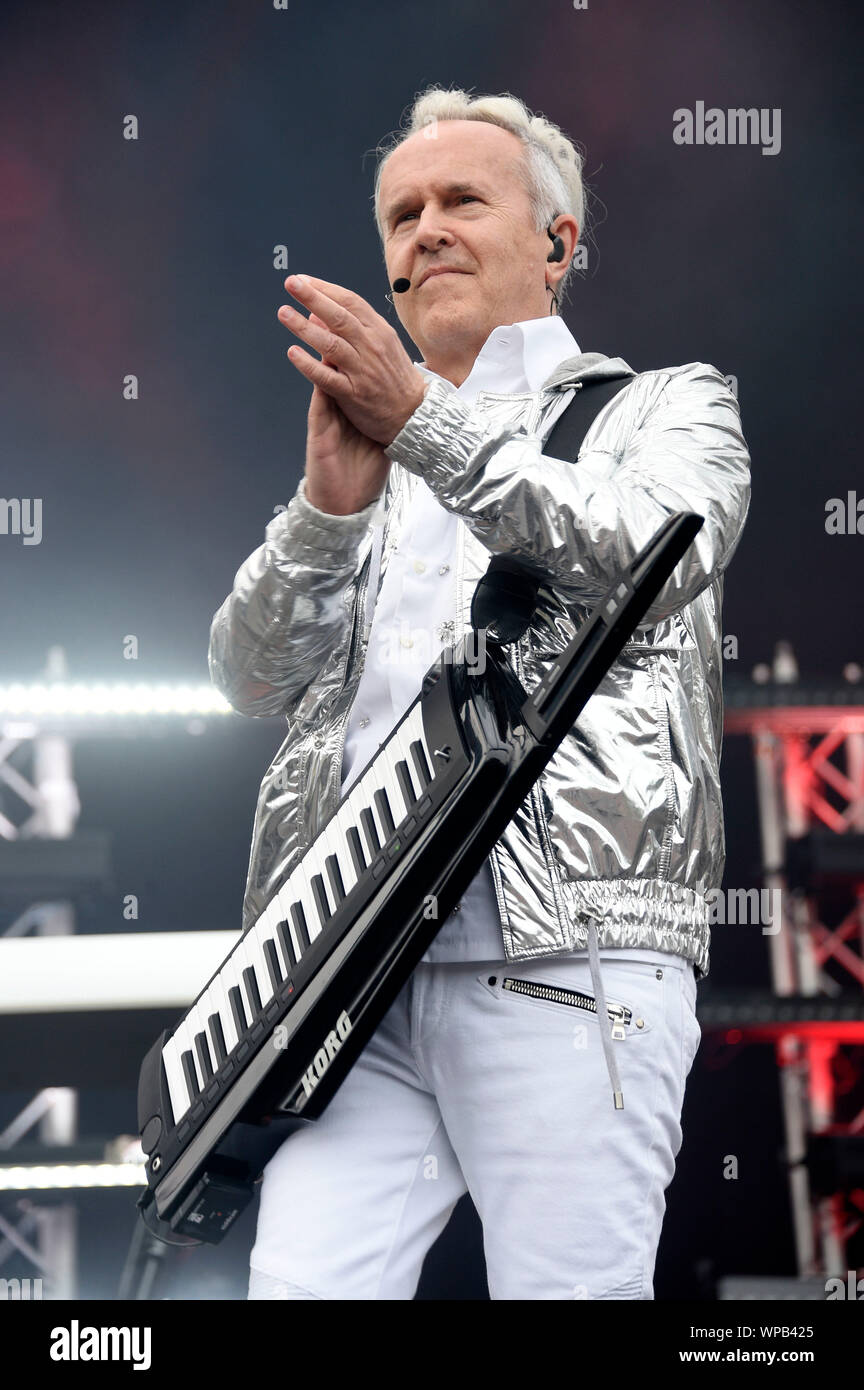 Howard jones singer hi-res stock photography and images - Alamy