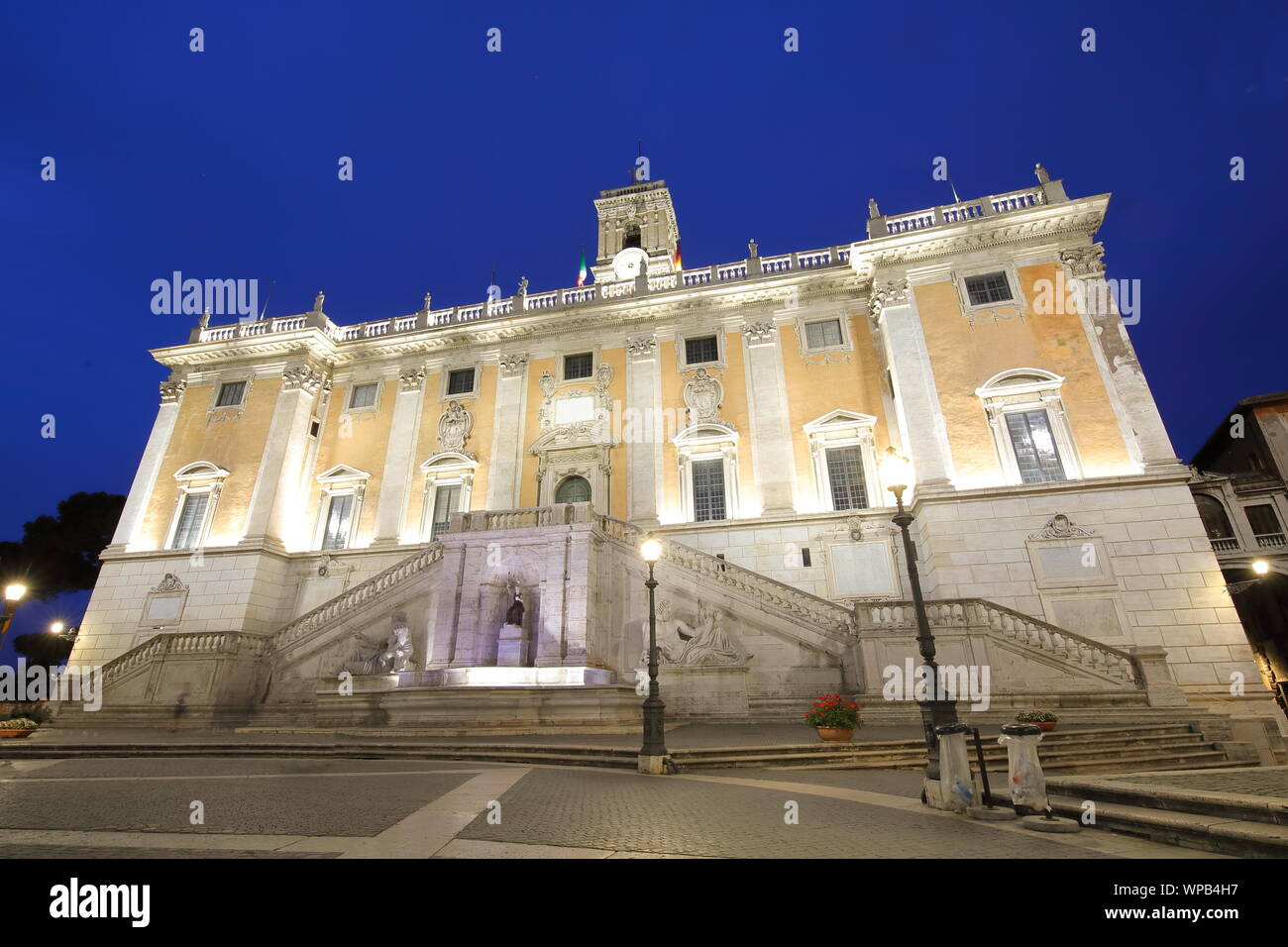 Government building rome italy hi-res stock photography and images - Alamy