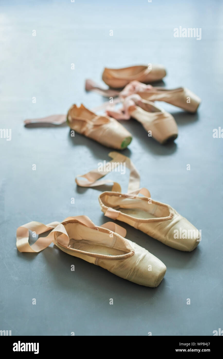 Old faceless pointe shoes on the floor Stock Photo - Alamy