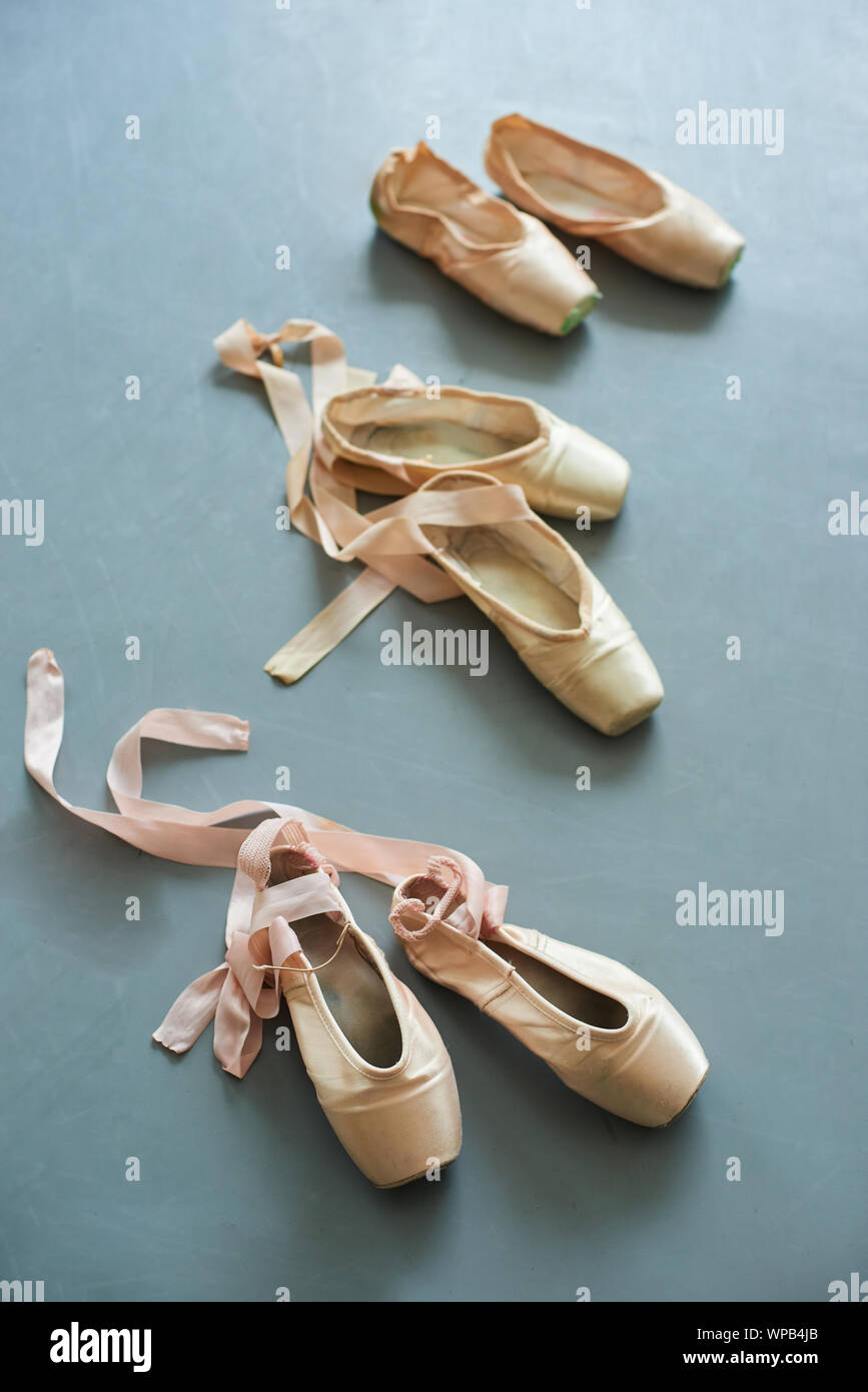 Ribbon dance costume hi-res stock photography and images - Alamy