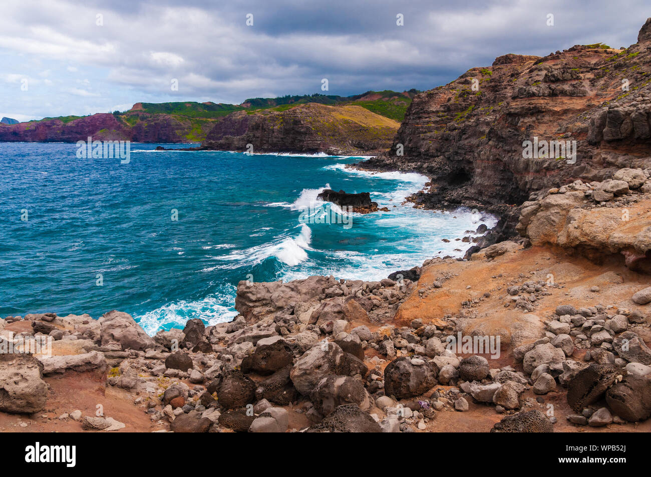 Scenic rocky volcanic cliff coastline on Maui, Hawaii, USA Stock Photo ...